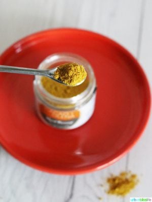 Turmeric pasta with bacon and peas - a hearty, delicious recipe