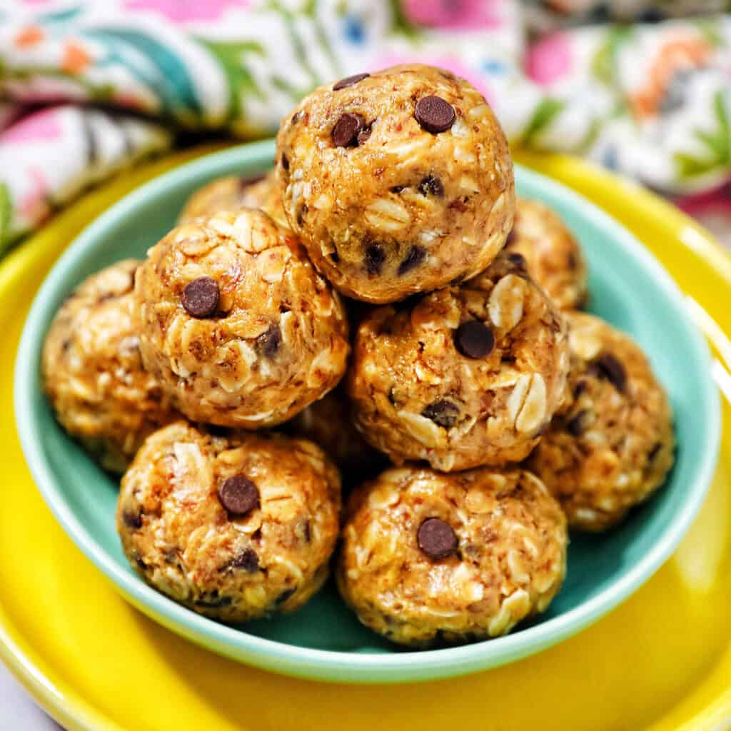 Peanut Butter Chocolate Chip Oatmeal Balls - Urban Bliss Life