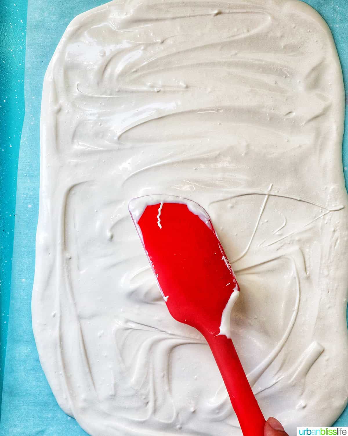 Patriotic Red, White, and Blue Bark Recipe (Easy and Festive) - Urban ...